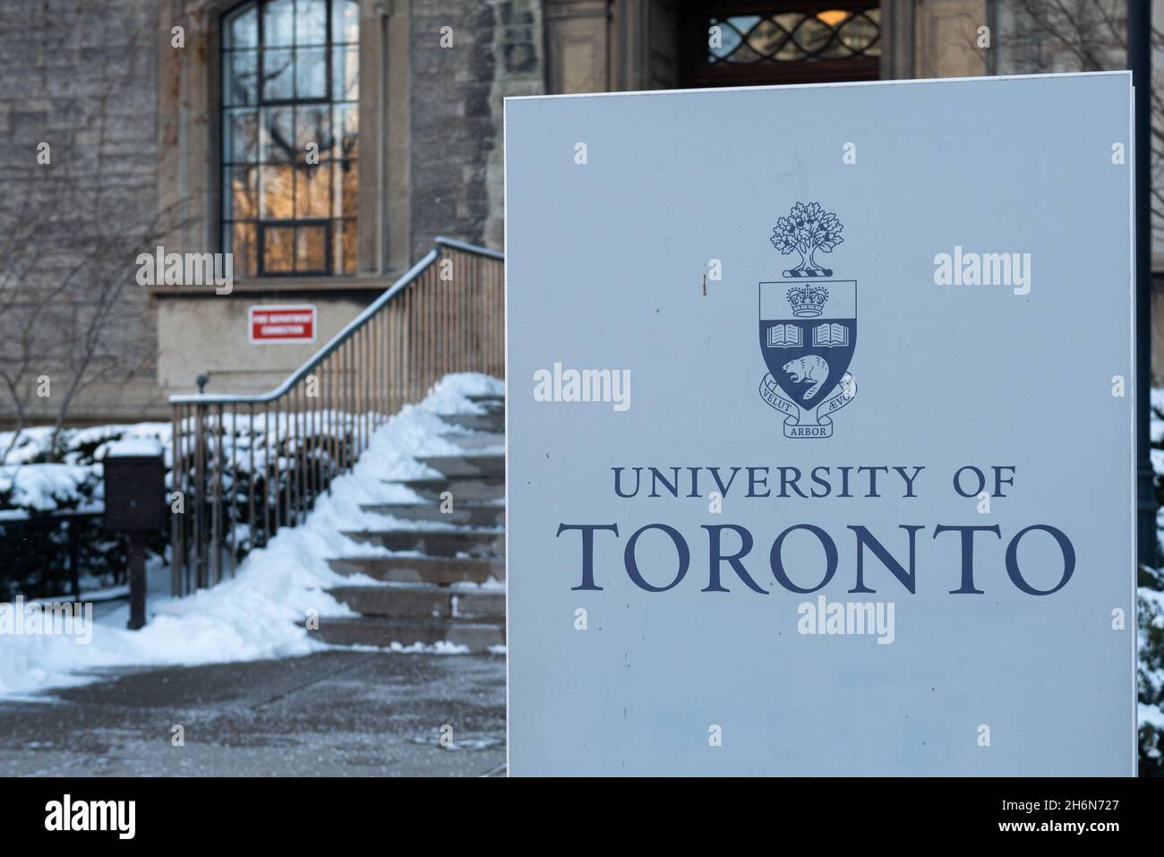 Front university college university toronto hi-res stock photography ...