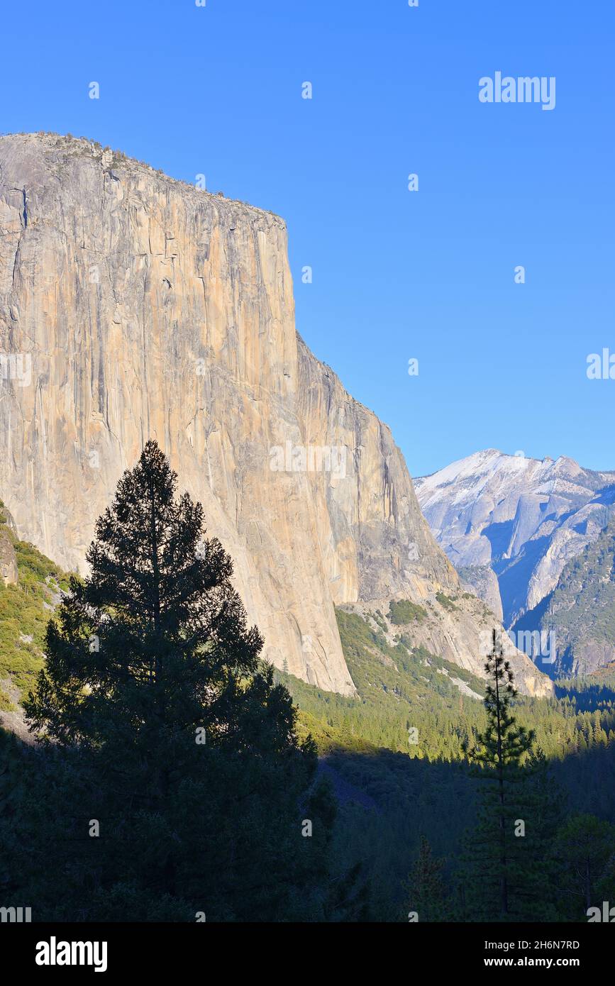 Amazing Yosemite Valley in late fall, Mariposa CA (Panorama from tunnel ...