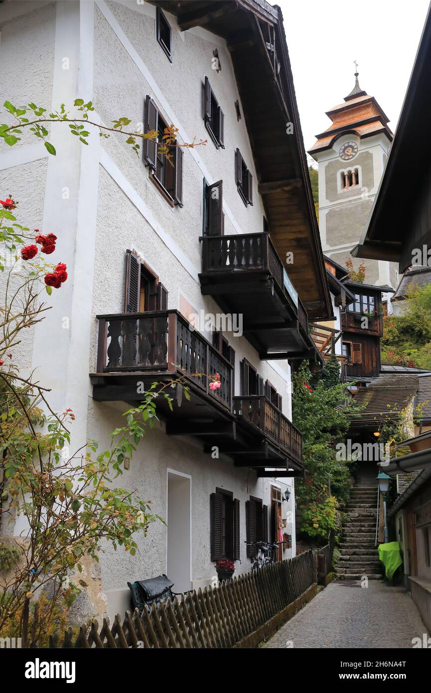 Alpine style buildings hi-res stock photography and images - Alamy