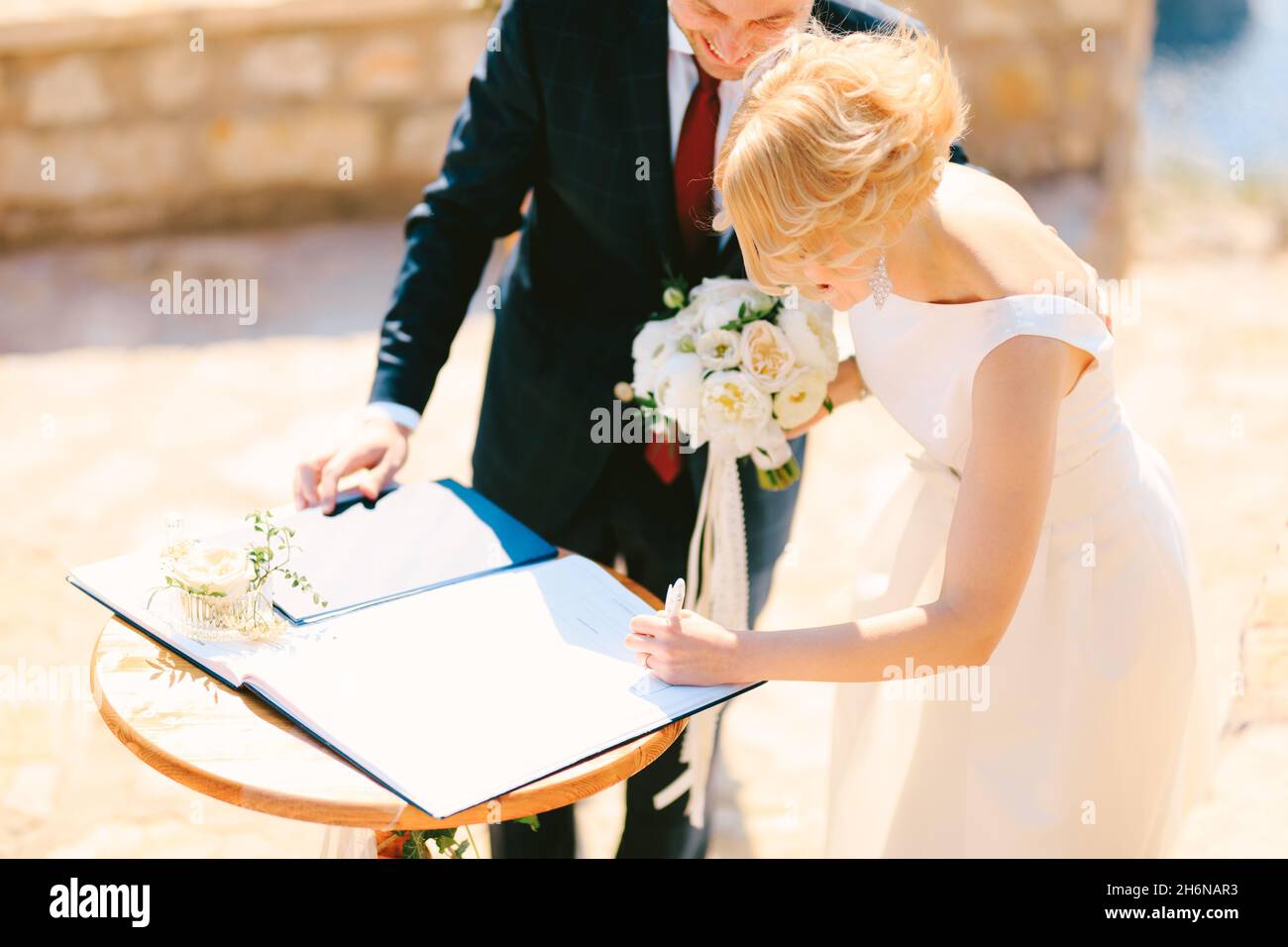Couple signing a marriage register hi-res stock photography and images ...