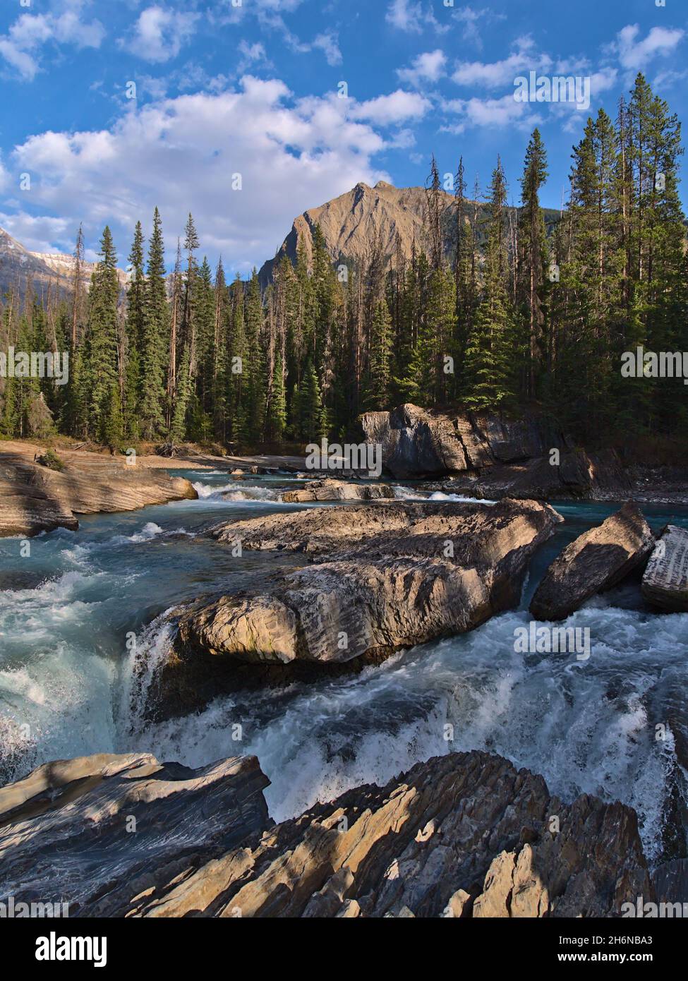 Natural bridge yoho national park hi-res stock photography and images ...