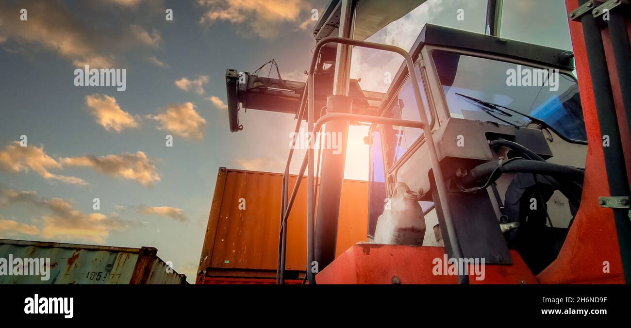 Forklift lifting cargo container hi-res stock photography and images ...