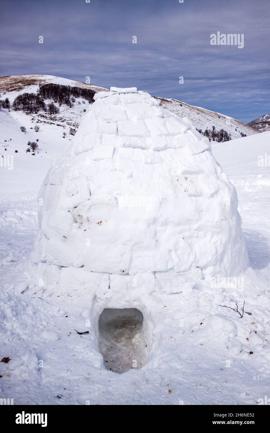 Inuit igloo hi-res stock photography and images - Alamy