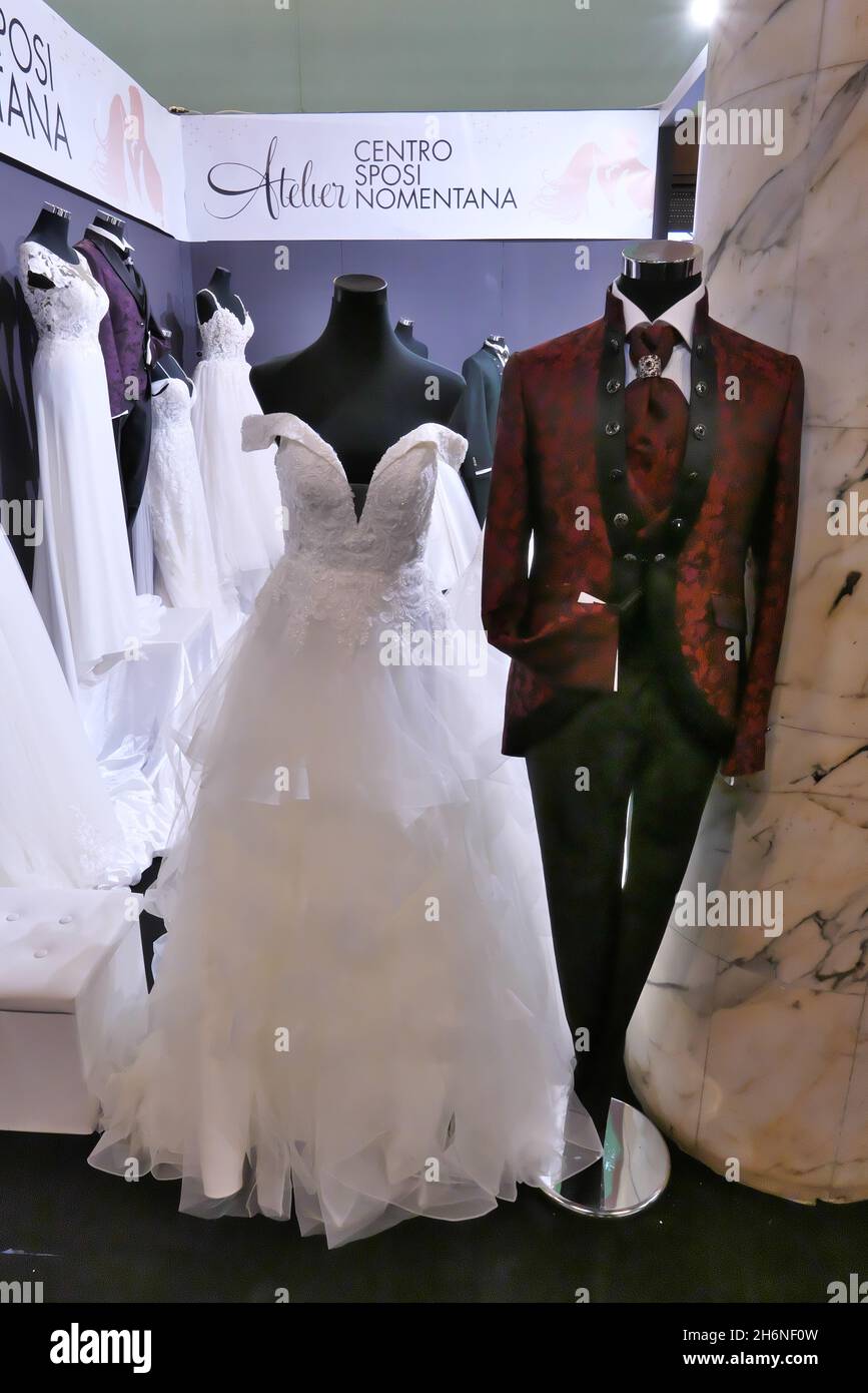 WEDDING DRESSES ON DISPLAY AT FASHION BOUTIQUE Stock Photo - Alamy