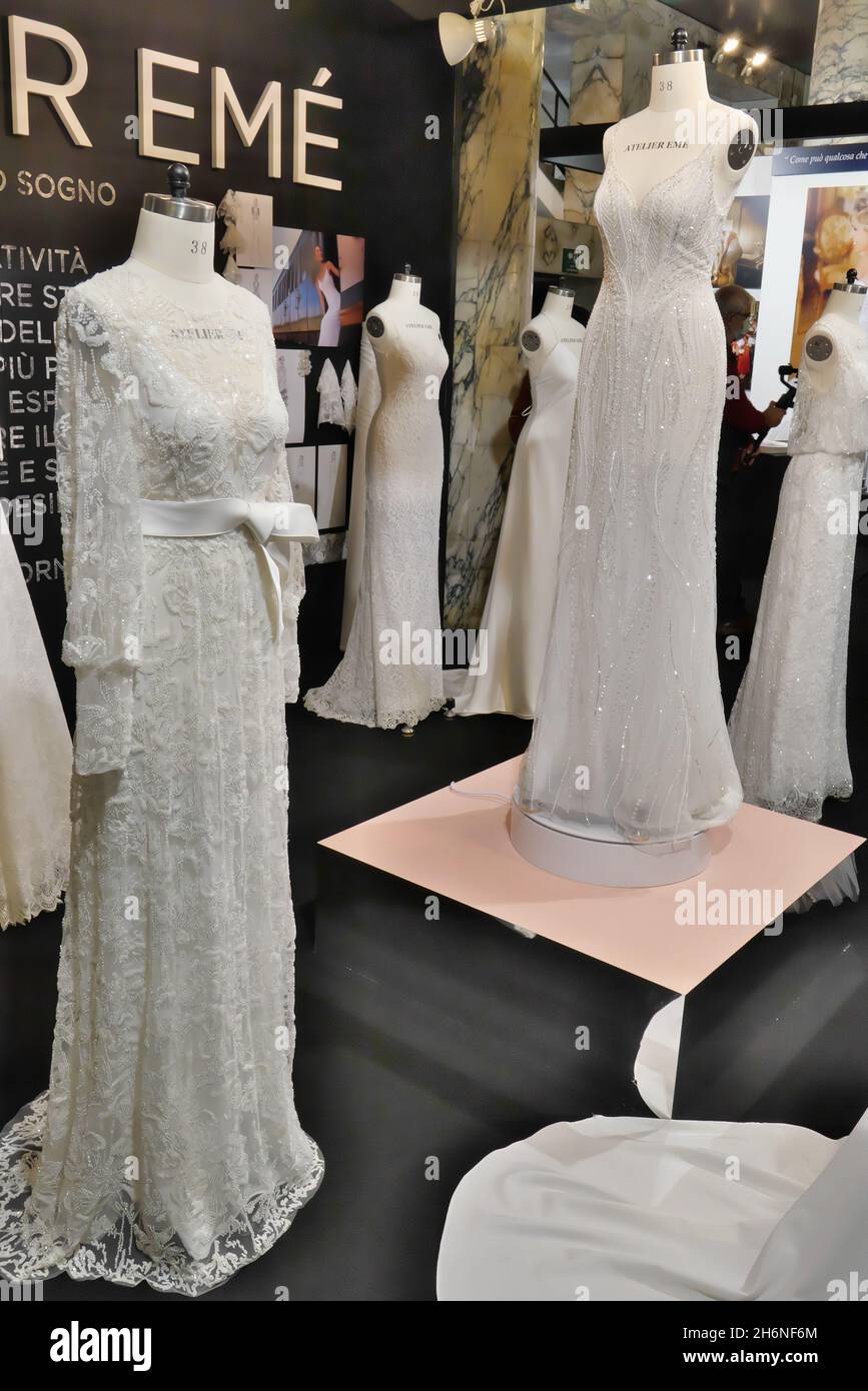 WEDDING DRESSES ON DISPLAY AT FASHION BOUTIQUE Stock Photo - Alamy