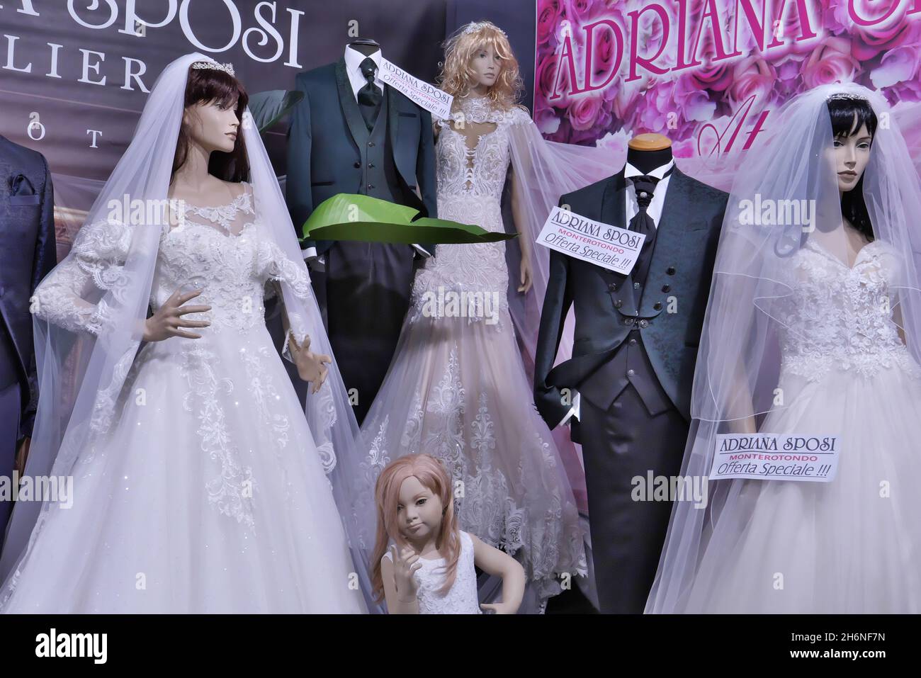 WEDDING DRESSES ON DISPLAY AT FASHION BOUTIQUE Stock Photo - Alamy
