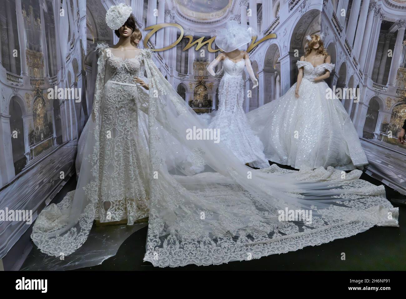 WEDDING DRESSES ON DISPLAY AT FASHION BOUTIQUE Stock Photo - Alamy