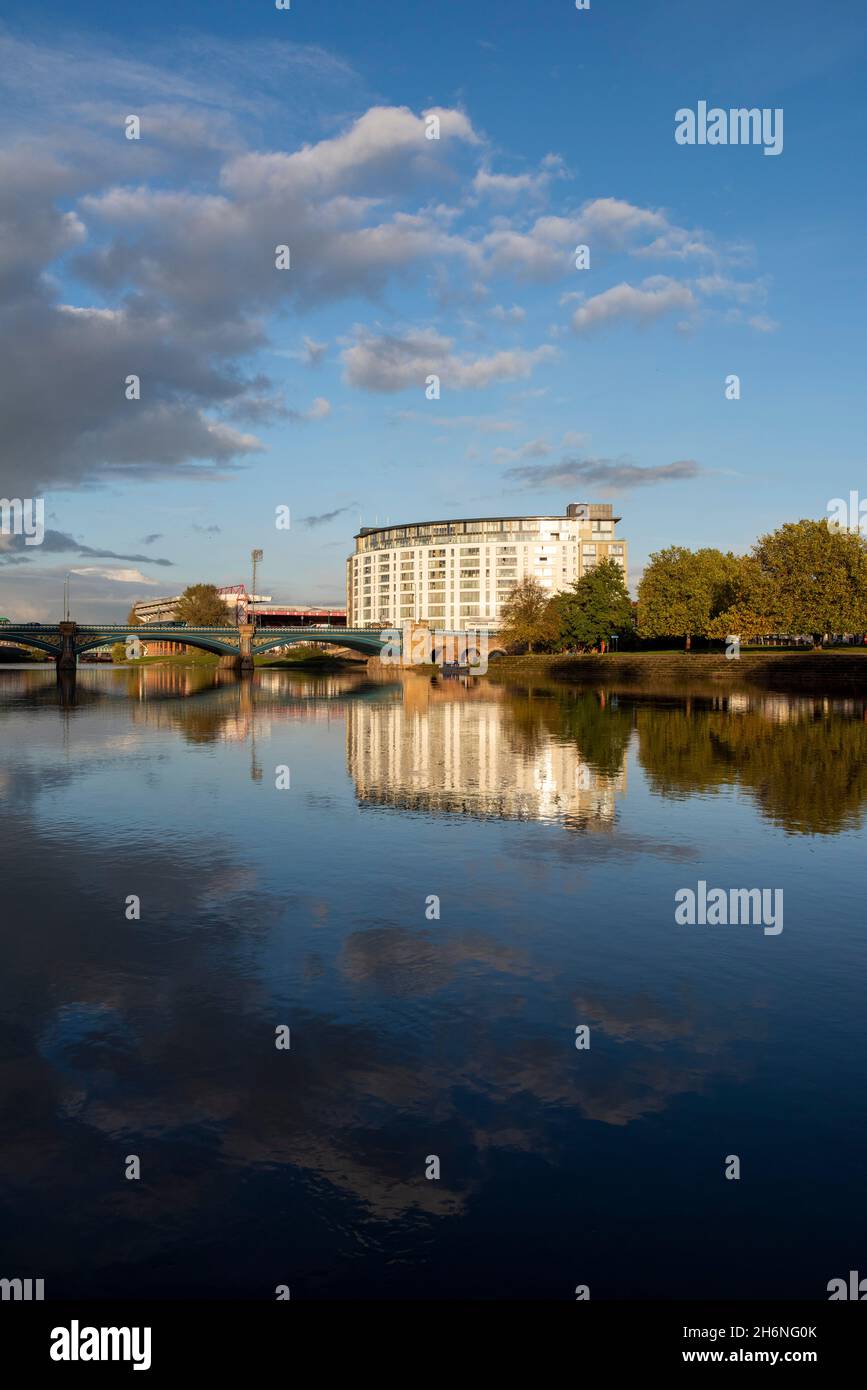 Afternoon light on the River Trent at Trent Bridge, Nottingham ...