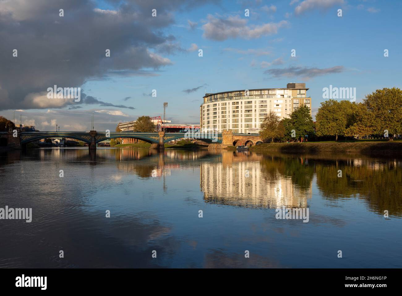 Afternoon light on the River Trent at Trent Bridge, Nottingham ...