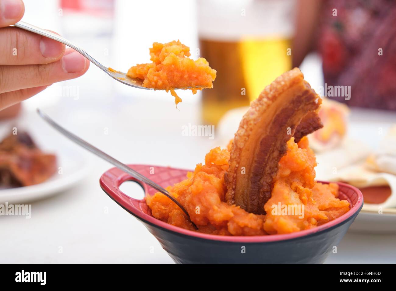 Patatas machaconas, mashed potatoes with torreznos, paprika and garlic ...