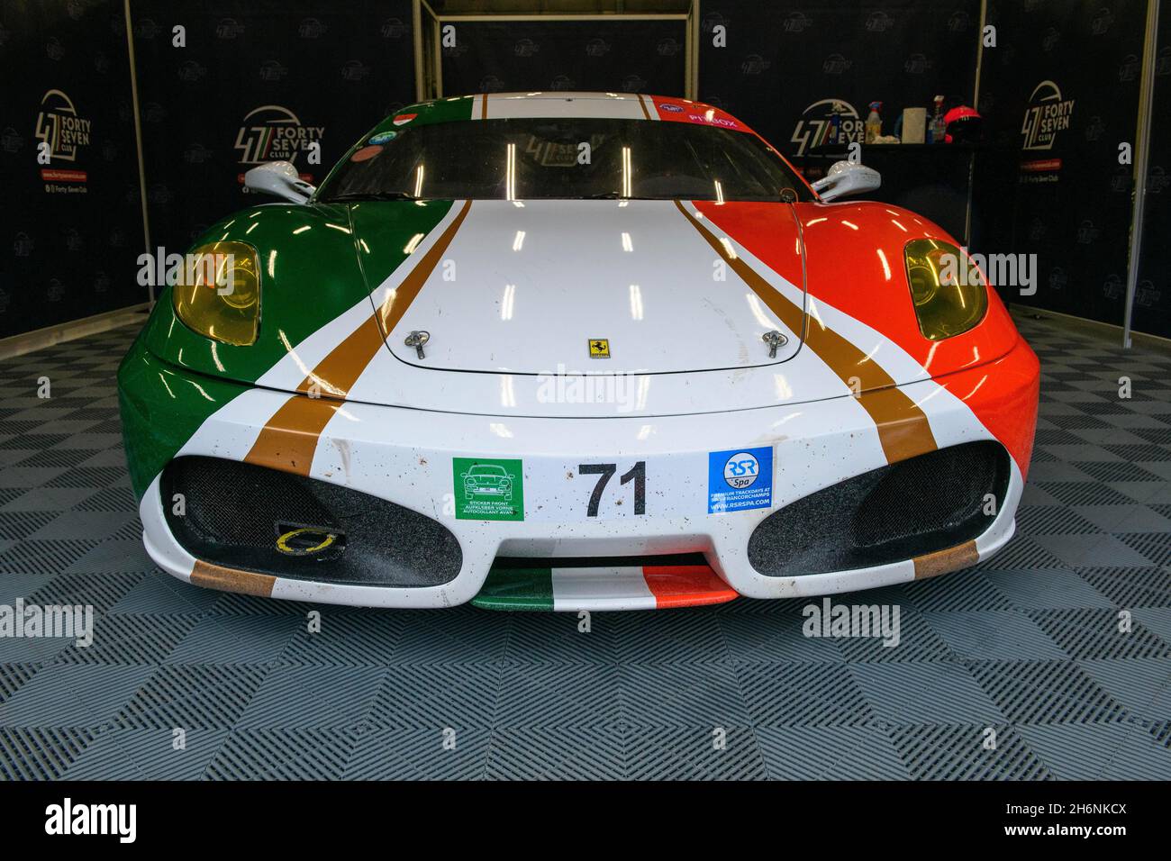 Luxurious car italian flag hi-res stock photography and images - Alamy