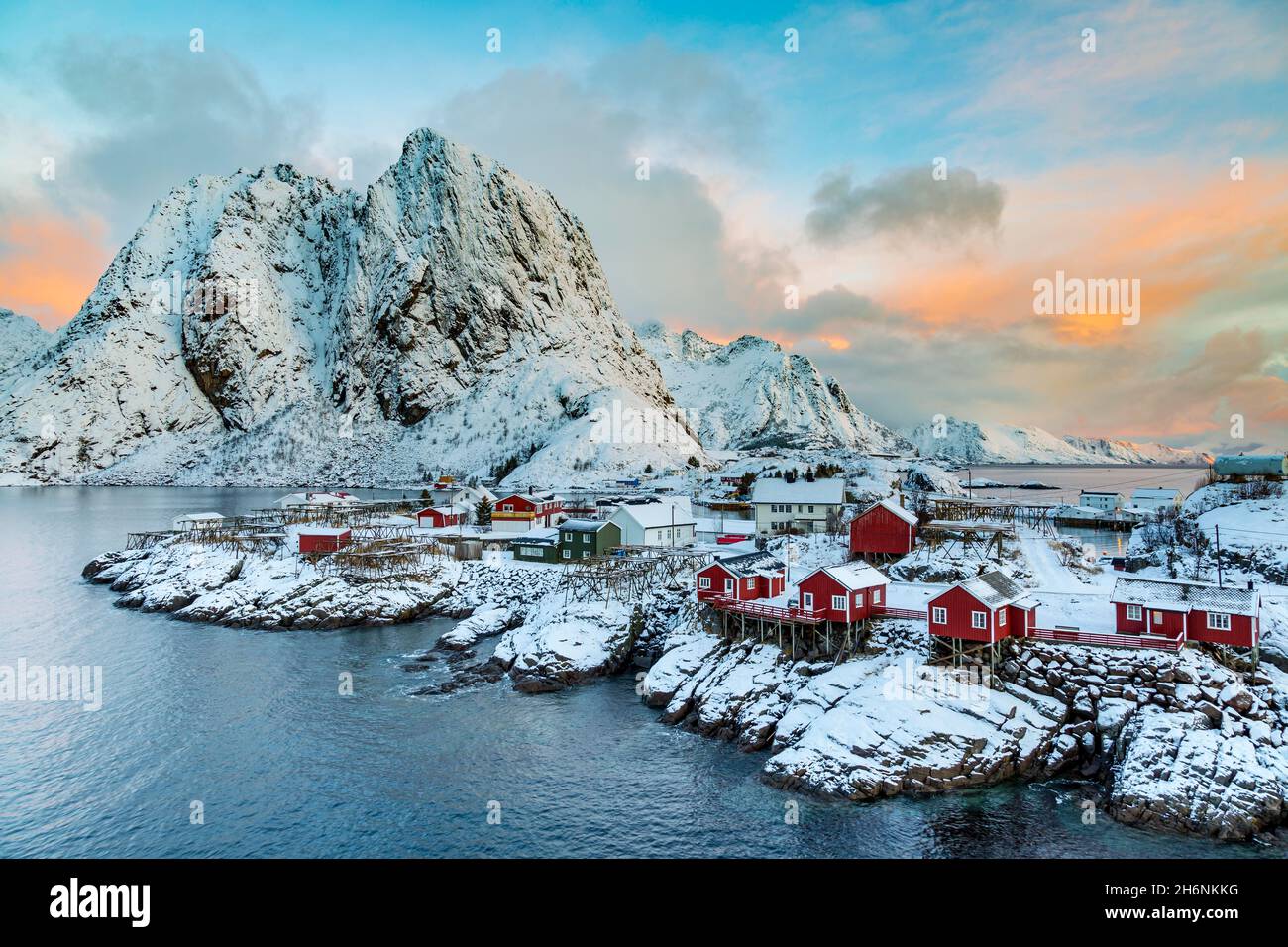 Red wooden houses Rorbu, Rorbu fishermen's cabins, by the Reine Fjord ...