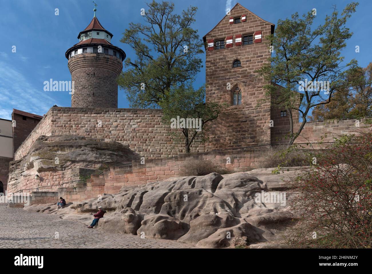 Sinwell tower and castle chapel of the Kaiserburg, Nuremberg, Middle ...