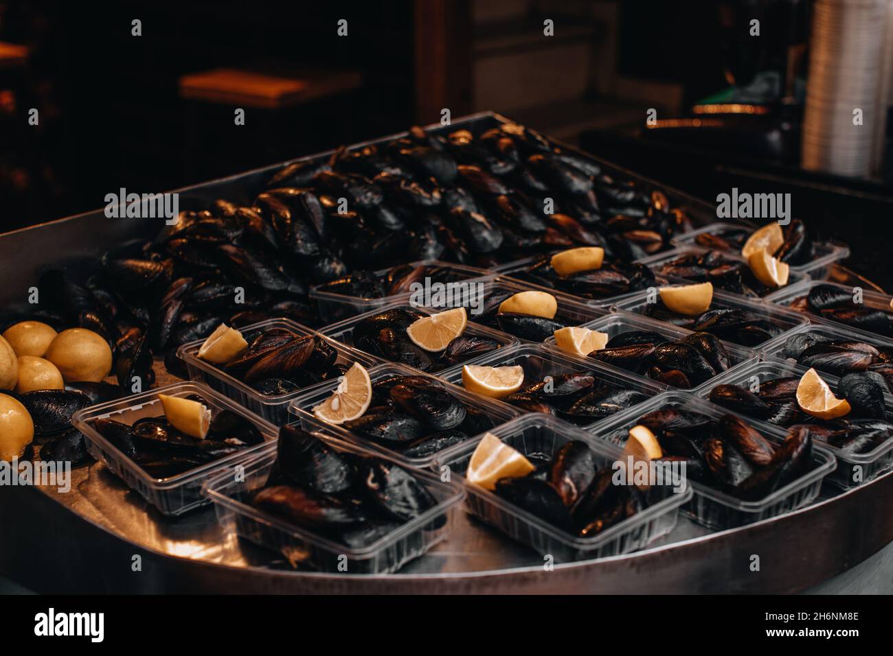 Turkish style stuffed mussels Midye dolma with lemon. Turkish ...