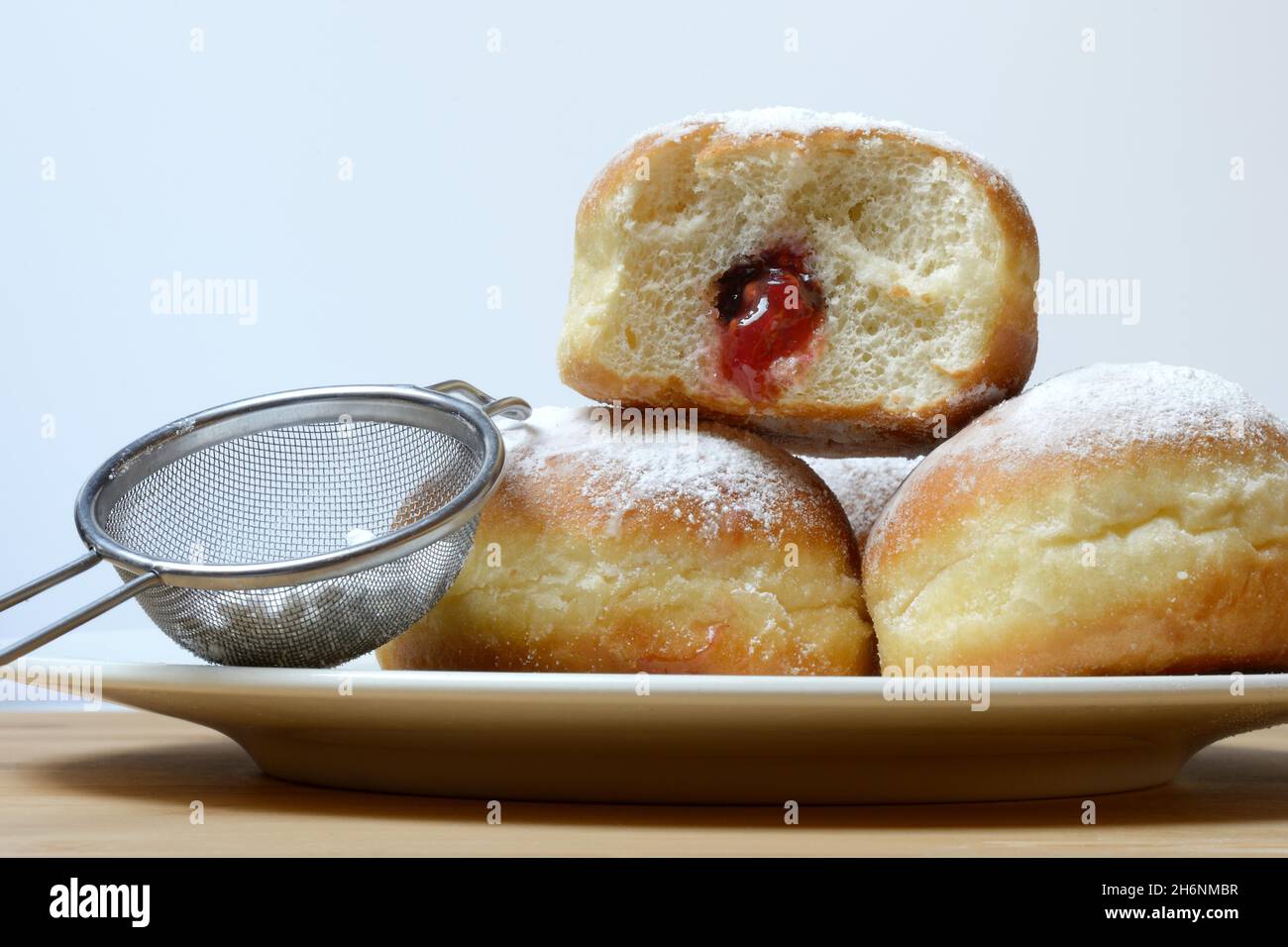 Berliner on plate hi-res stock photography and images - Alamy