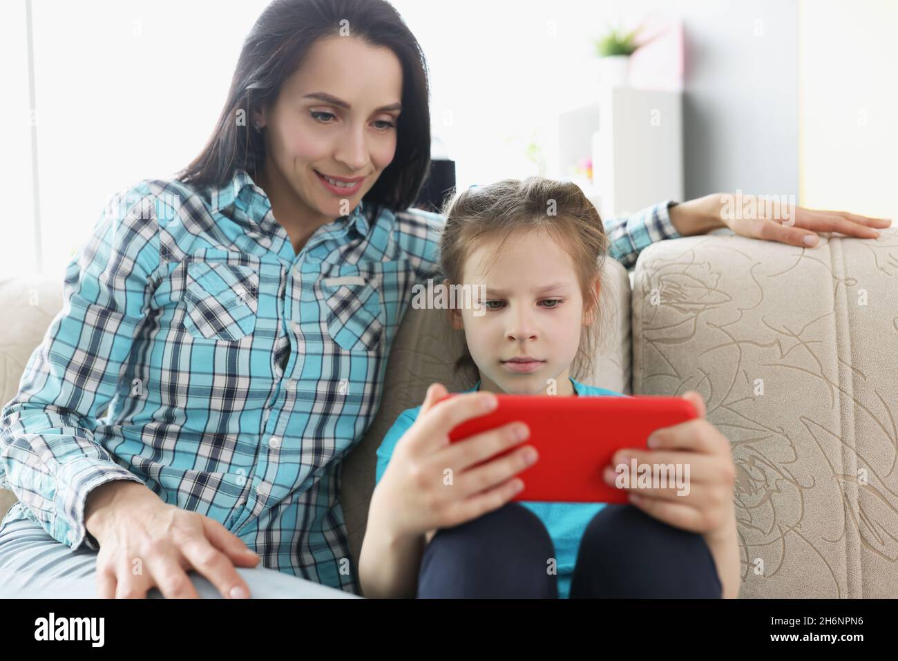 Mum play hi-res stock photography and images - Alamy