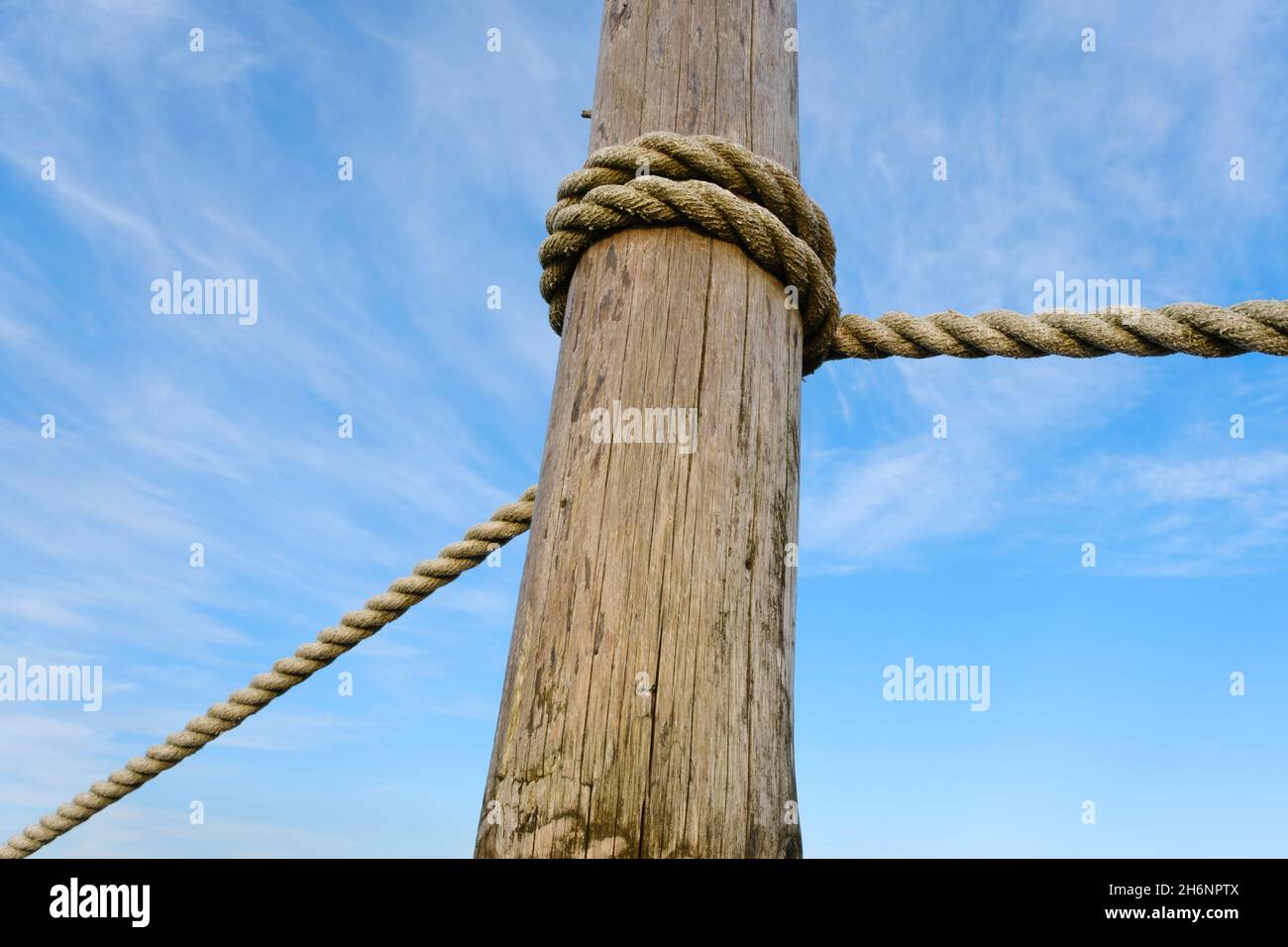 Piling with rope hi-res stock photography and images - Alamy