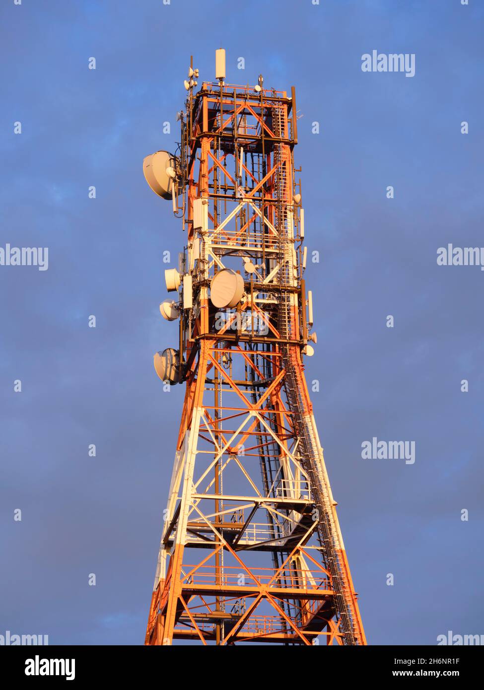 Radio mast hi-res stock photography and images - Alamy