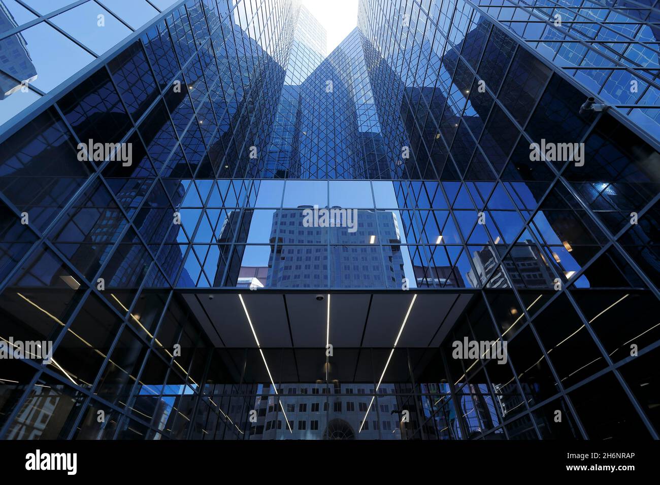 Building from below hi-res stock photography and images - Alamy