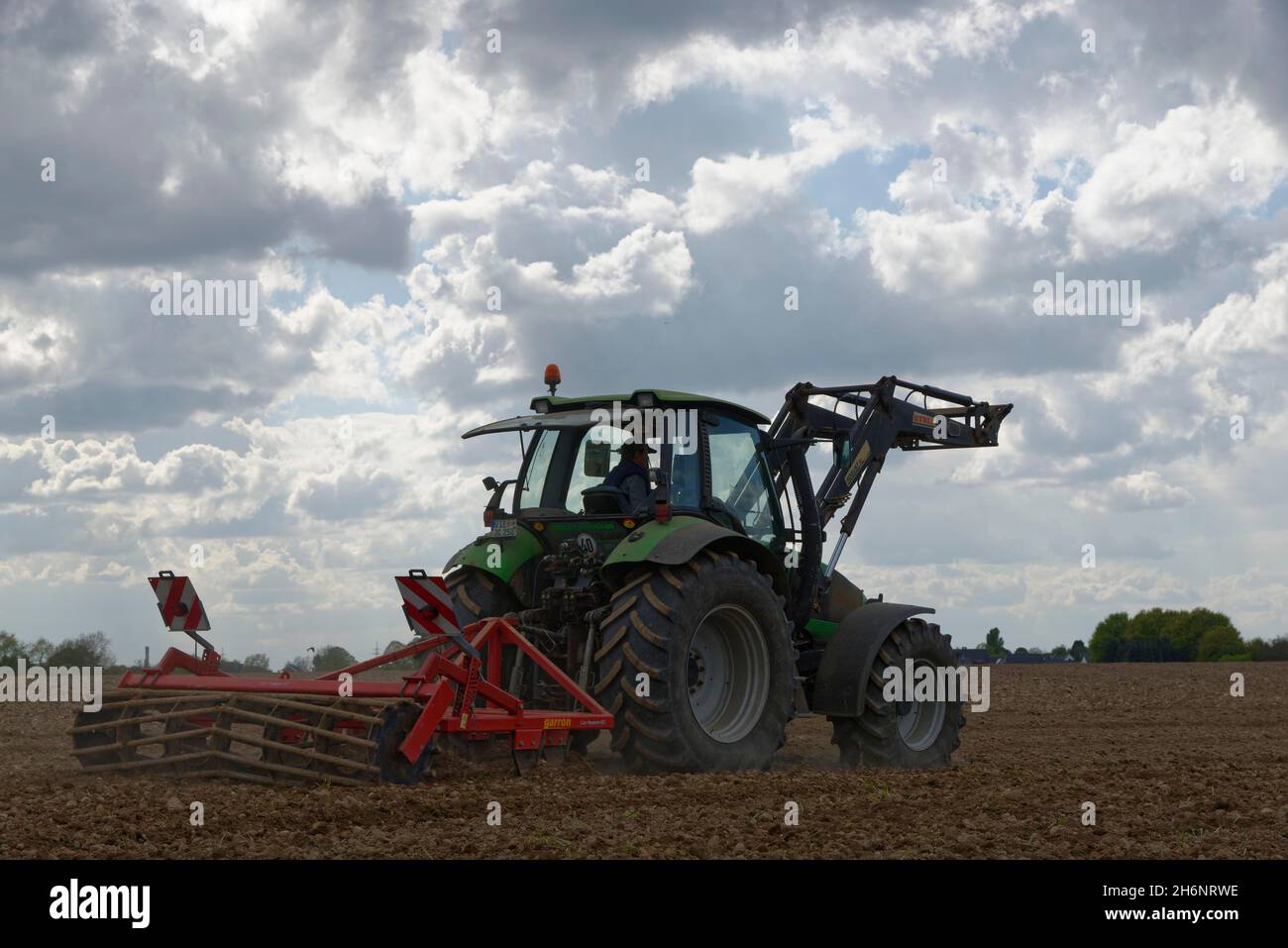 Tractor cultivating, St. Hubert, Kempen, Viersen, North Rhine ...