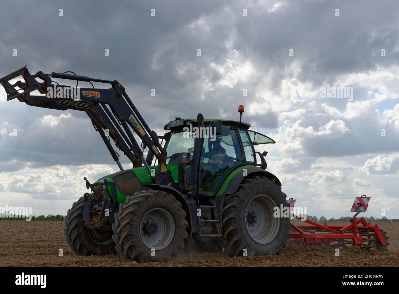 Tractor cultivating, St. Hubert, Kempen, Viersen, North Rhine ...