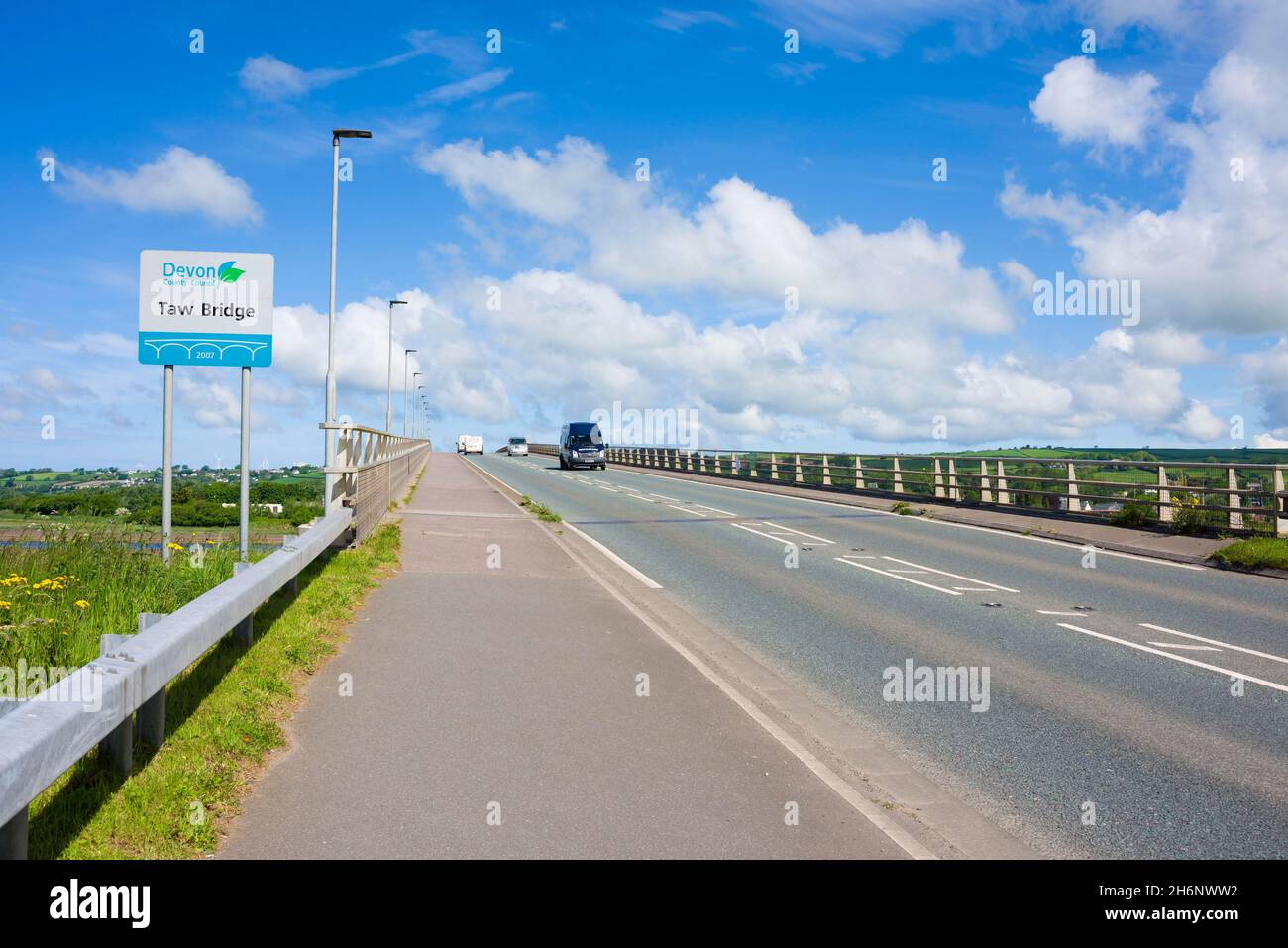 Taw Bridge over the Taw Estuary at Barnstaple, North Devon, England ...