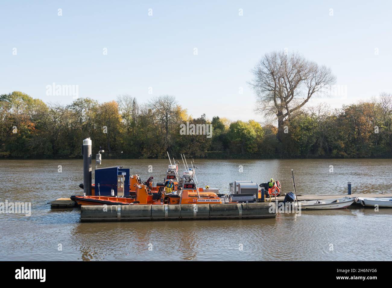 Thames rnli lifeboats hi-res stock photography and images - Alamy