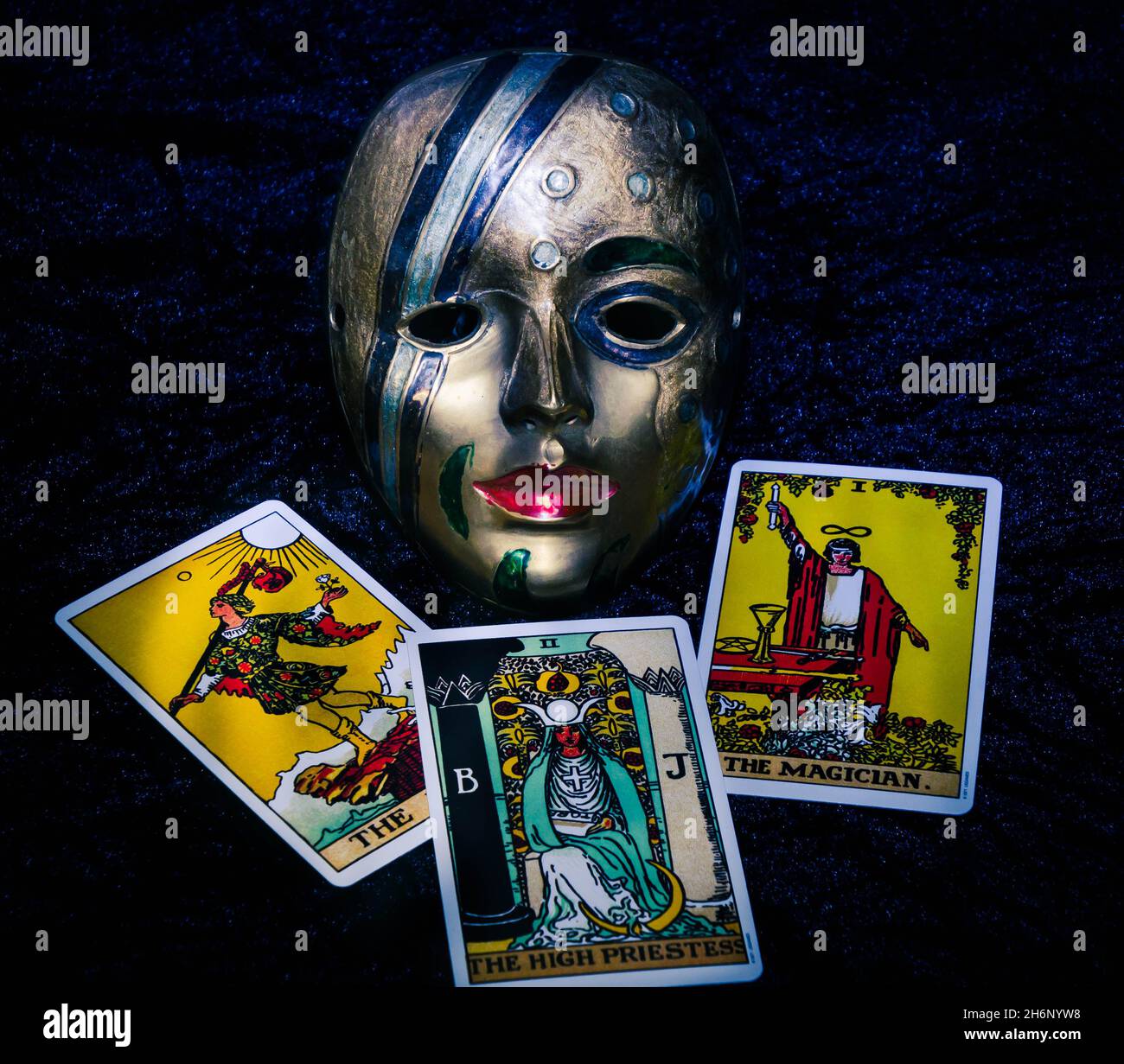 Mask ands tarot cards Stock Photo - Alamy