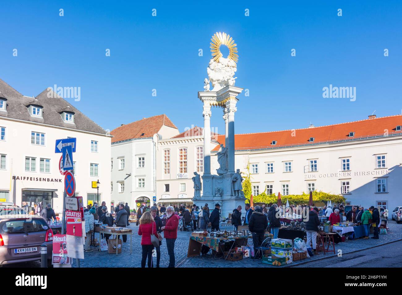 Krems an der Donau: square Dreifaltigkeitsplatz, Trinity Column, flea ...