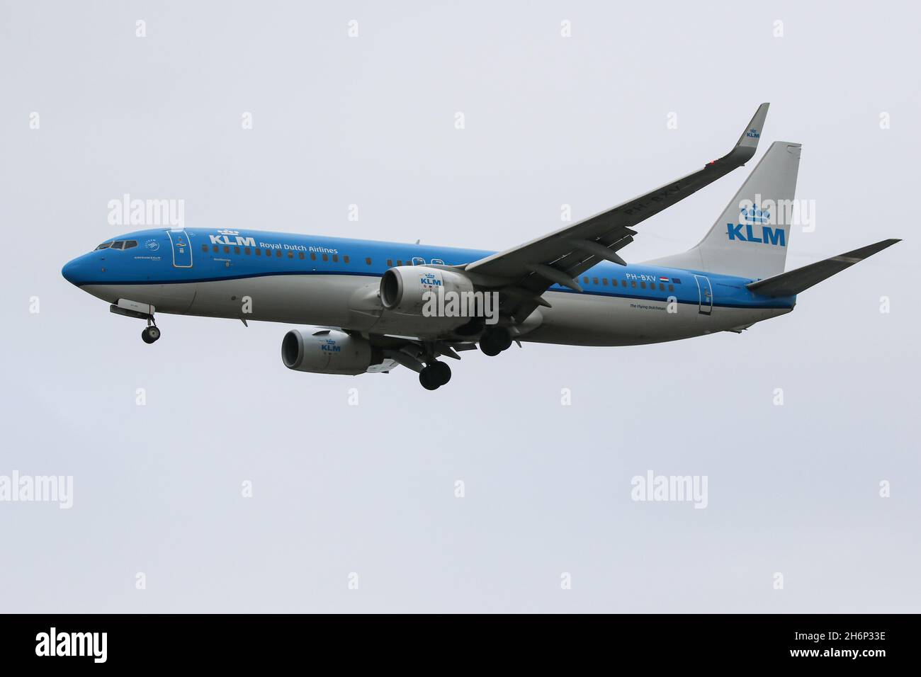 A Boeing 737 flying for KLM arrives at London Heathrow Airport Stock ...