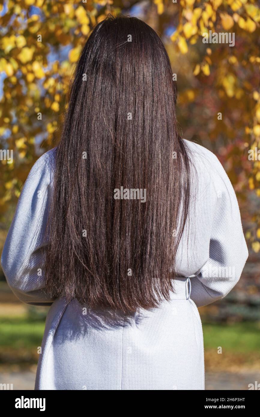Brunette hair model. Back view young woman, autumn park outdoor Stock ...