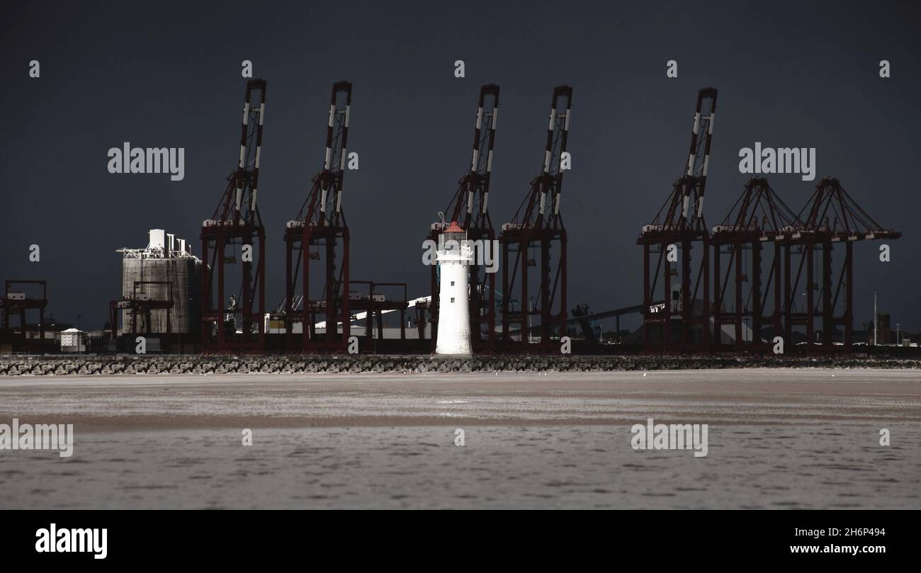 Old docks house red hi-res stock photography and images - Alamy