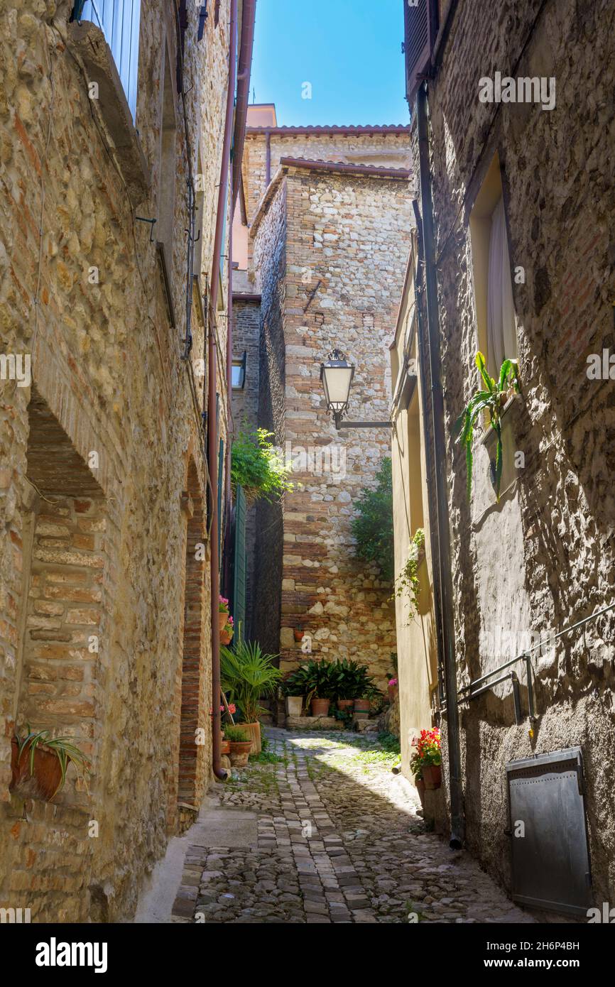 Verucchio, Rimini province, Emilia-Romagna, Italy: old typical street ...