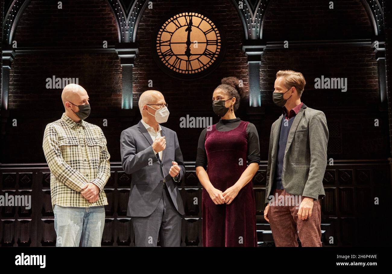 Hamburg, Germany. 17th Nov, 2021. Sebastian Witt (l-r), portrayer of ...