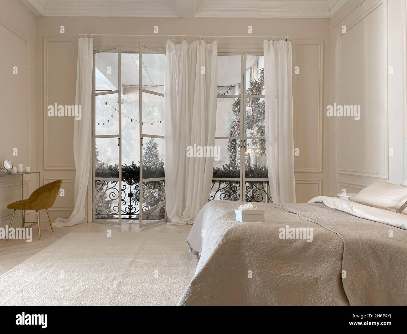 Bed facing window hi-res stock photography and images - Alamy