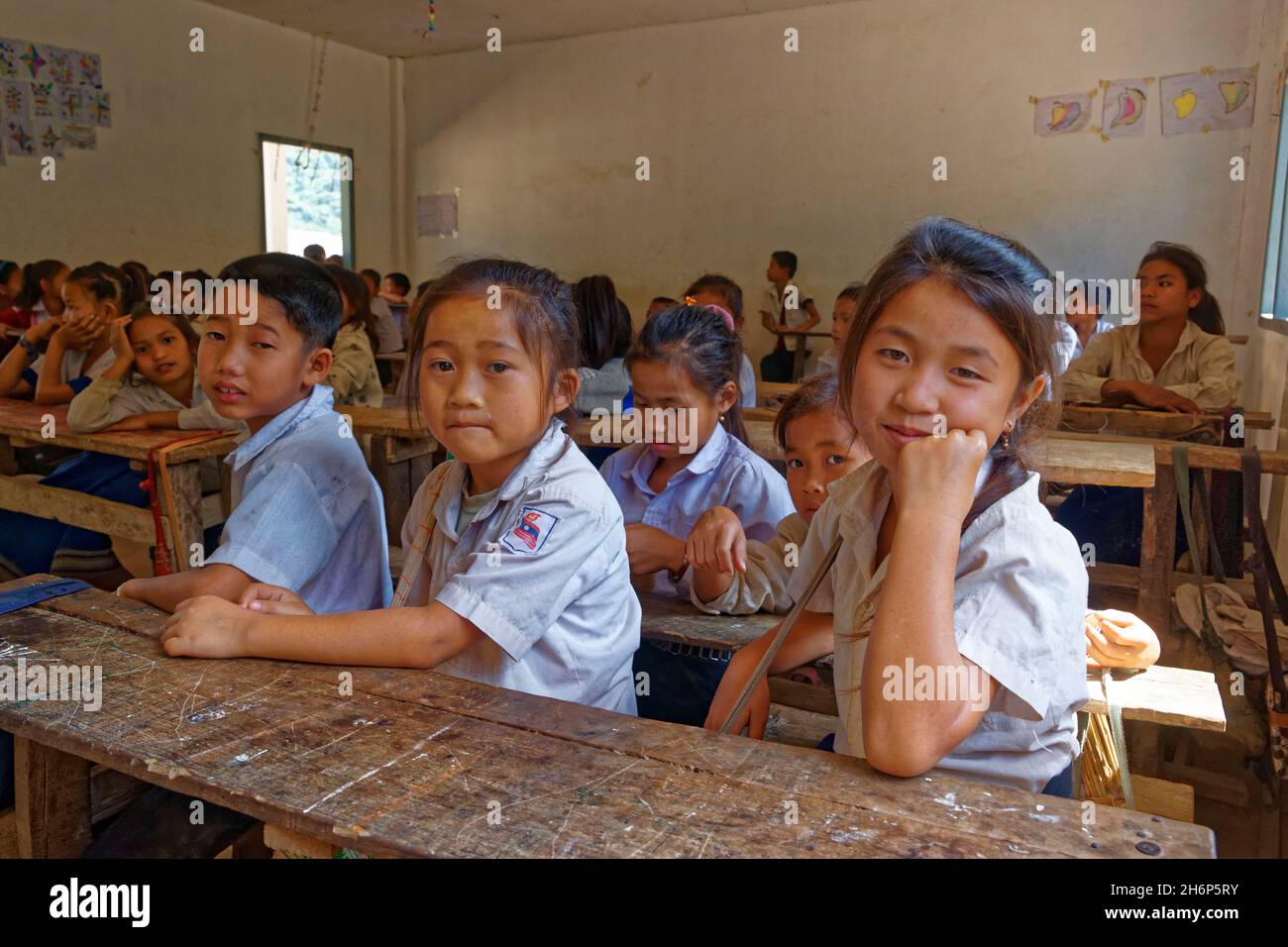 LAOS, SCHOOLCHILDREN IN A VILLAGE SCHOOL Stock Photo - Alamy