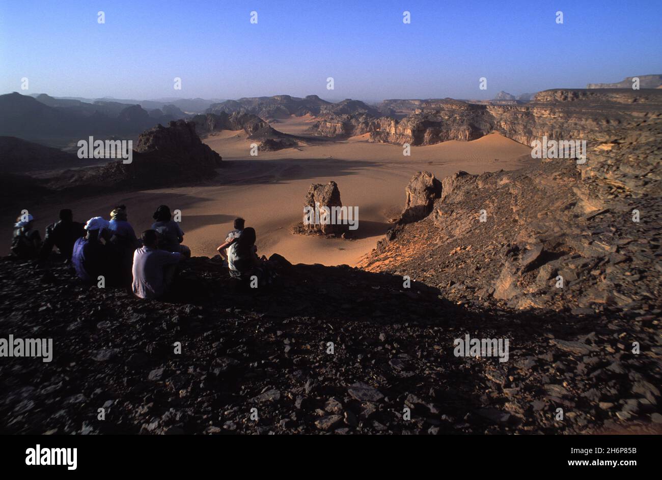 ALGERIA, SAHARA, DJANET SOUTHERN DISTRICT, TADRART RANGE, HIKERS GROUP ...
