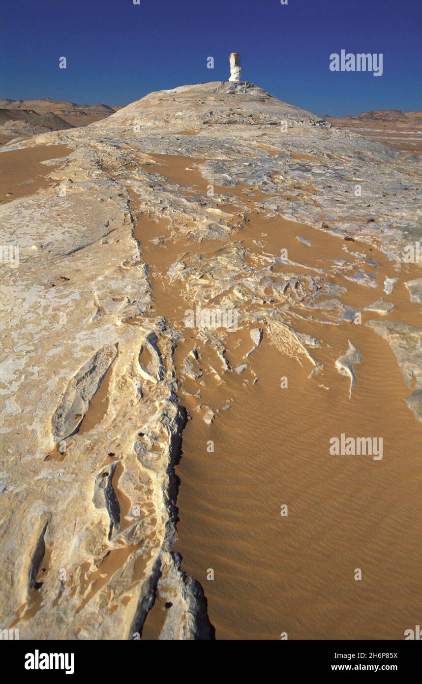 EGYPT. LIBYAN SAHARA, ON THE OUTSKIRTS OF THE WHITE DESERT (500 KM ...