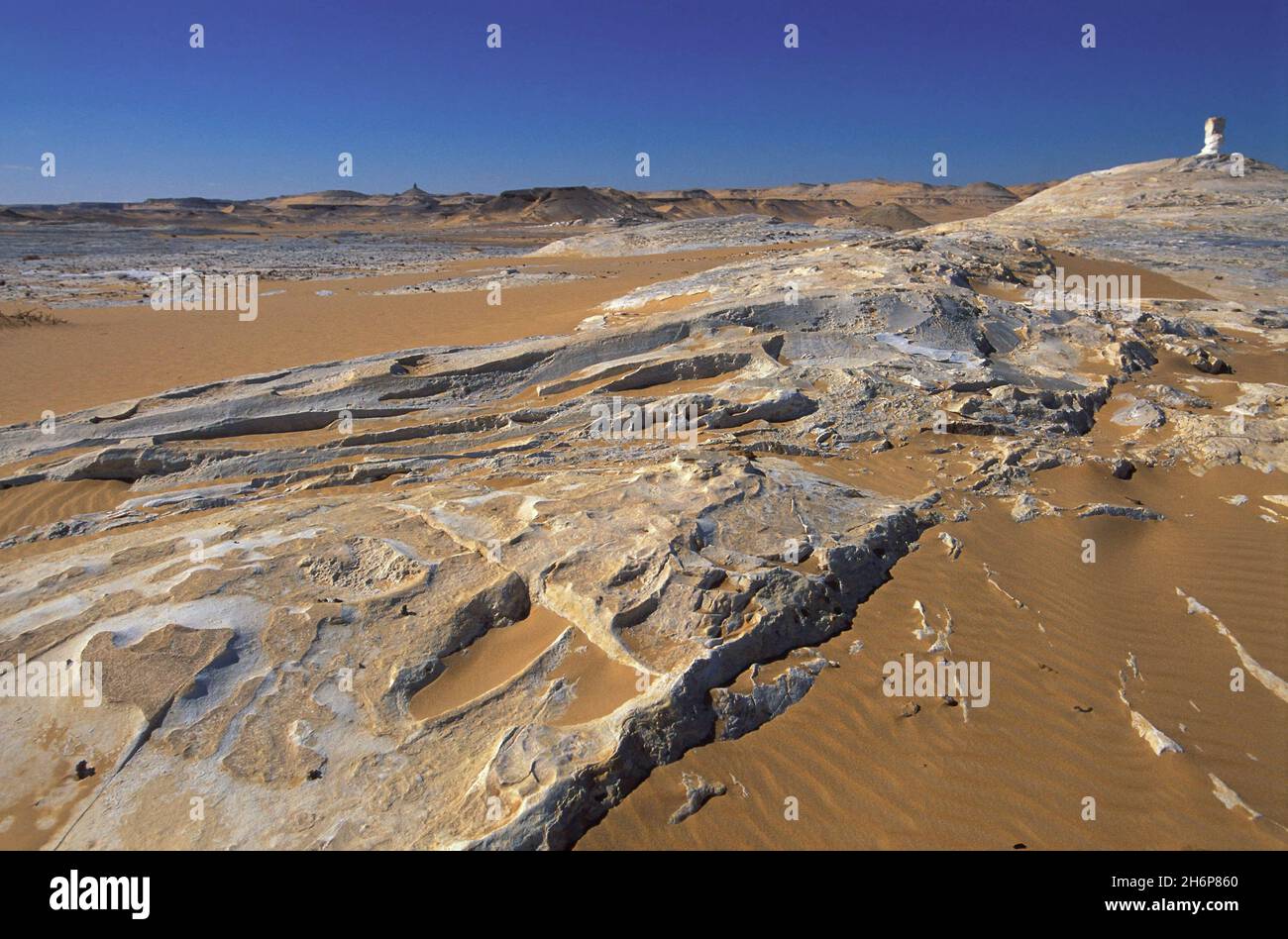 EGYPT. LIBYAN SAHARA, ON THE OUTSKIRTS OF THE WHITE DESERT (500 KM ...