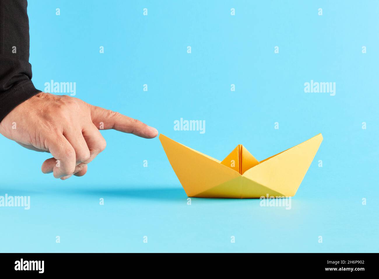 Boat forward hi-res stock photography and images - Alamy