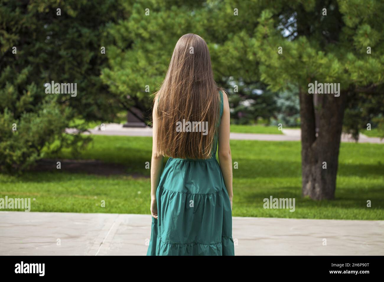 Blonde hair model. Back view blonde girl, summer park outdoor Stock Photo - Alamy