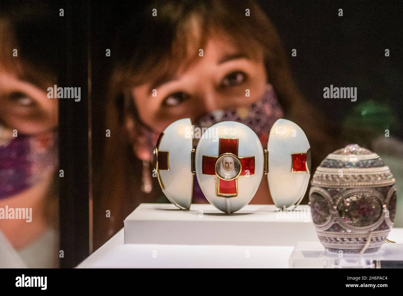 London, UK. 17th Nov, 2021. The red cross with triptych egg 1915 - Fabergé in London: Romance to ...