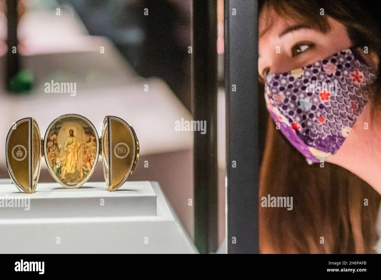 London, UK. 17th Nov, 2021. The red cross with triptych egg 1915 - Fabergé in London: Romance to ...