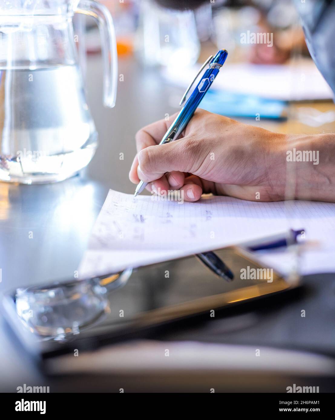 Mans hand taking notes hi-res stock photography and images - Alamy