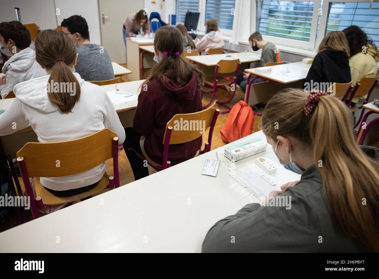 School starting kit hi-res stock photography and images - Alamy