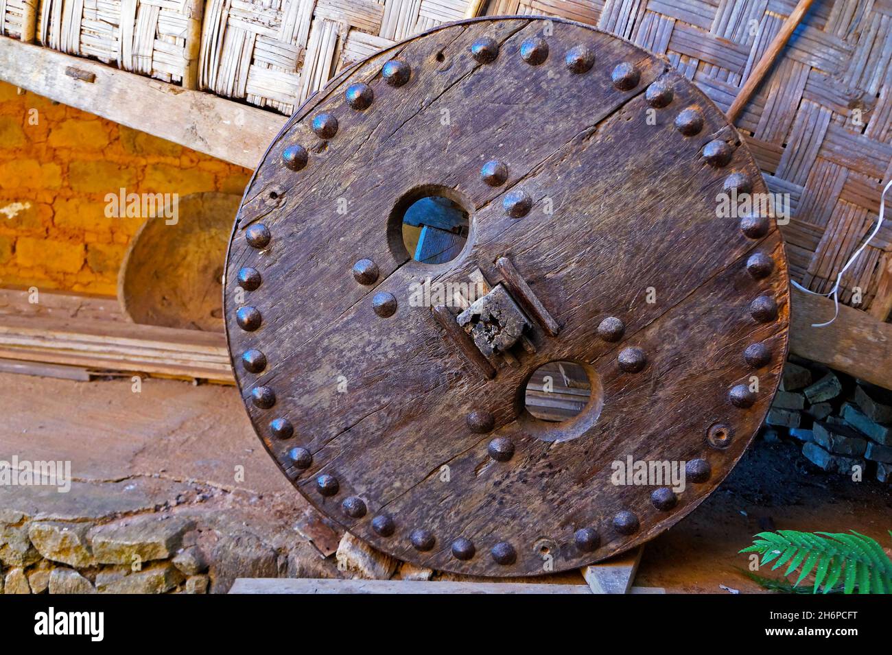 Old ox cart wheel, Sao Joao del Rei, Brazil Stock Photo - Alamy