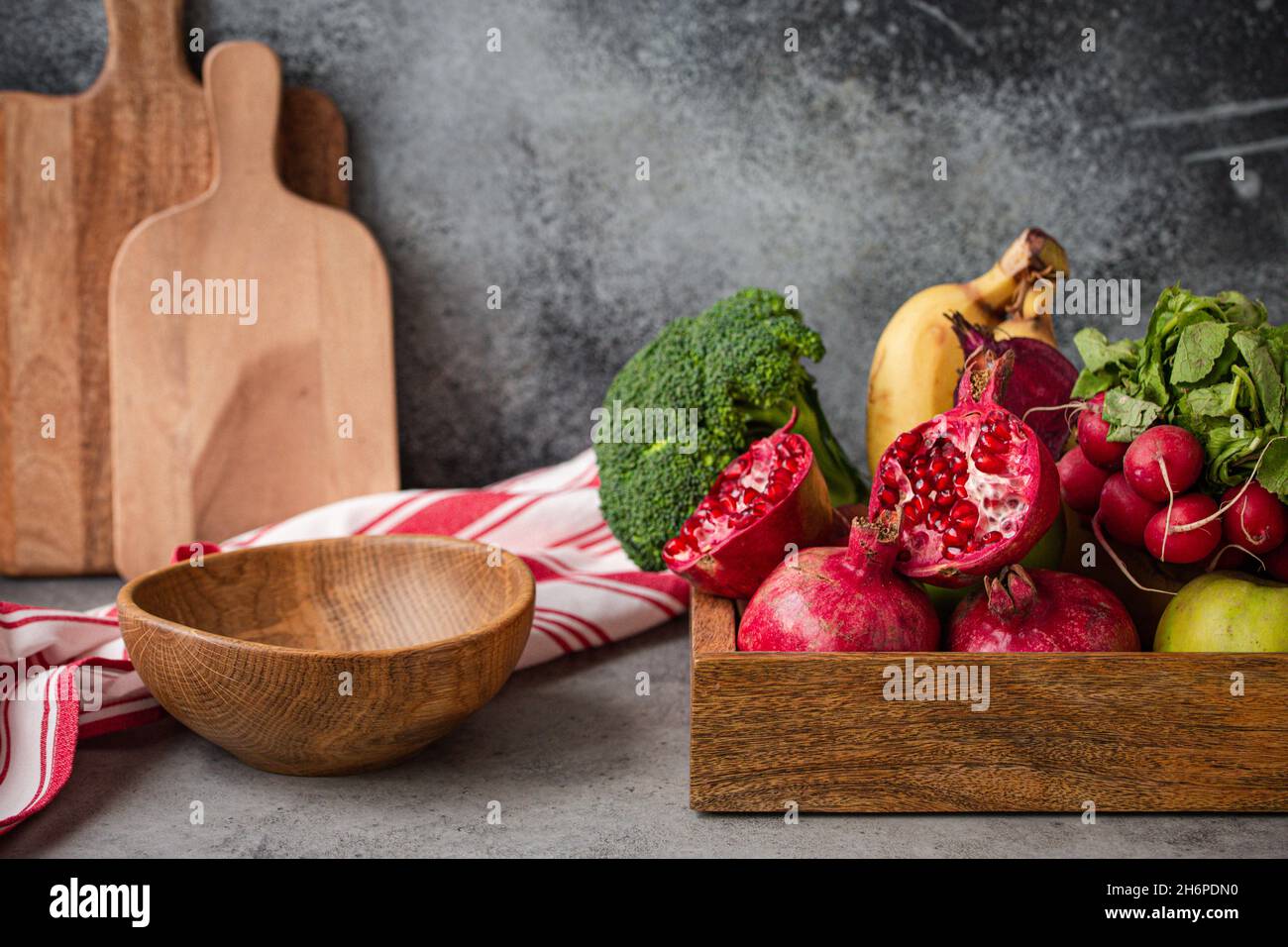 Empty fruit bowl hi-res stock photography and images - Alamy