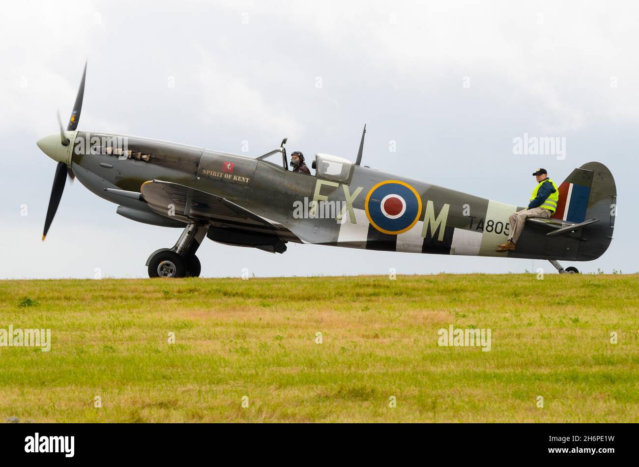 Biggin Hill Heritage Hangar Supermarine Spitfire taxiing at Manston ...