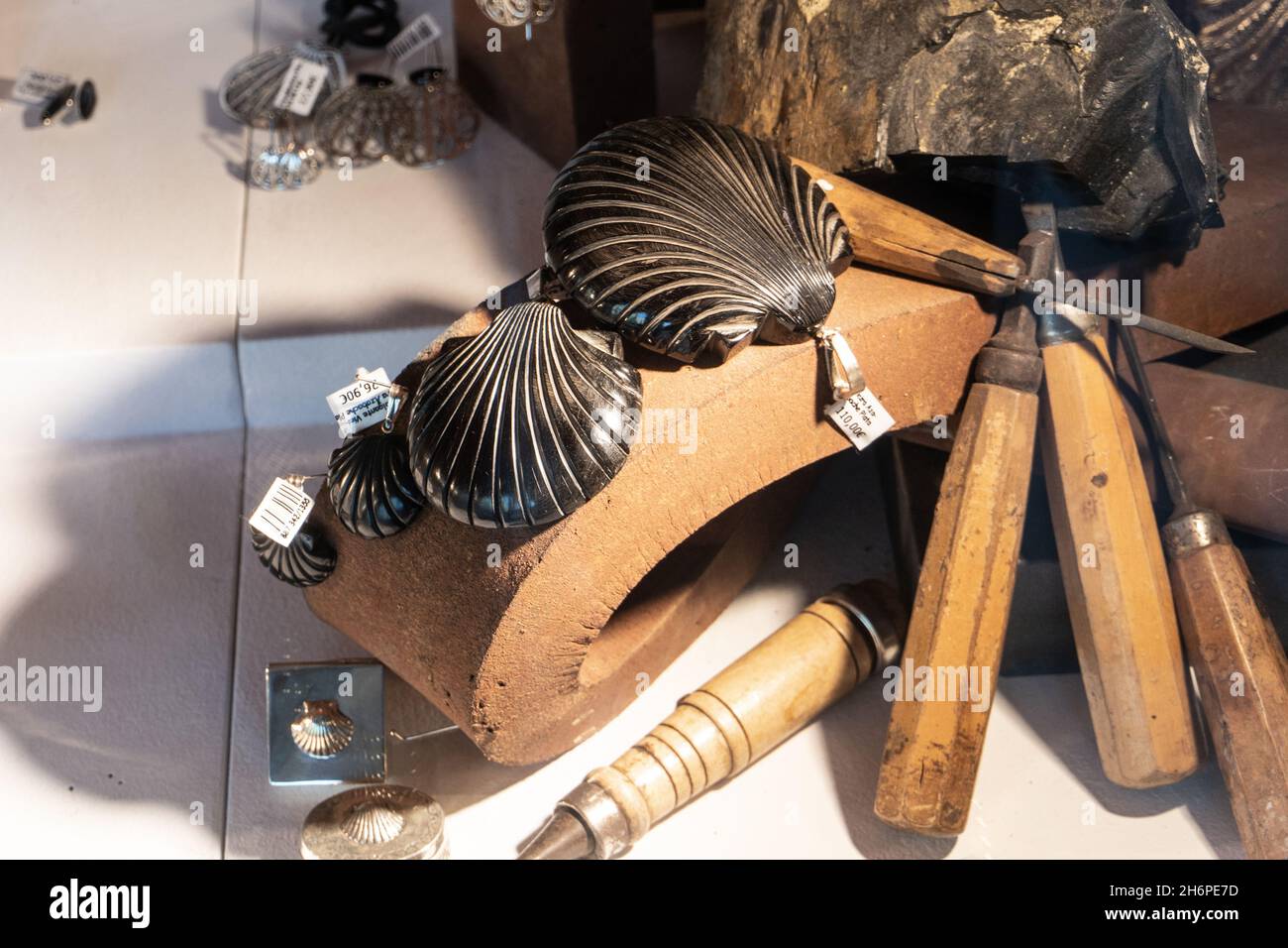 Scallop shell camino de santiago hi-res stock photography and images ...