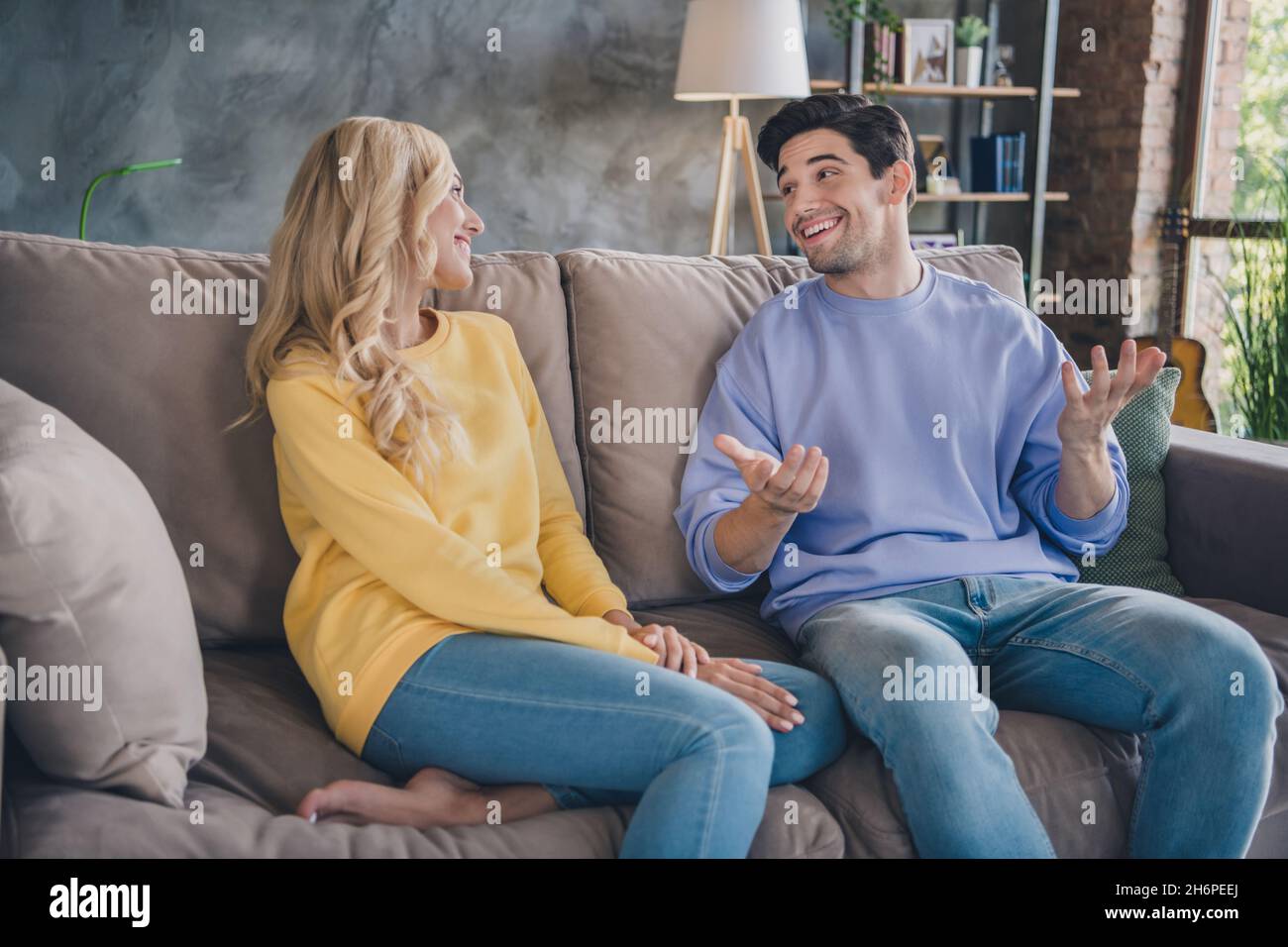 Dialog cozy hi-res stock photography and images - Alamy